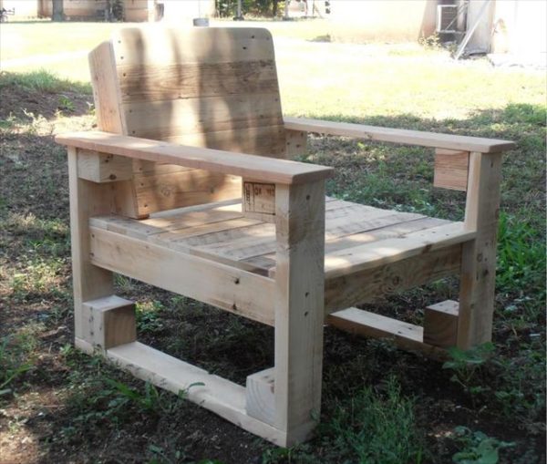 31 DIY Pallet Chair Ideas | Pallet Furniture Plans