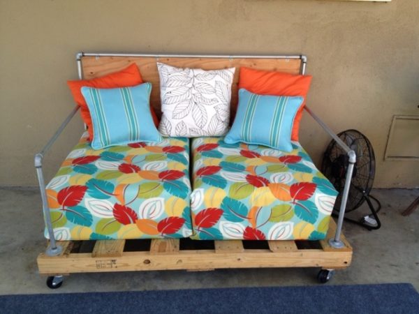 20 Cozy DIY Pallet Couch Ideas | Pallet Furniture Plans