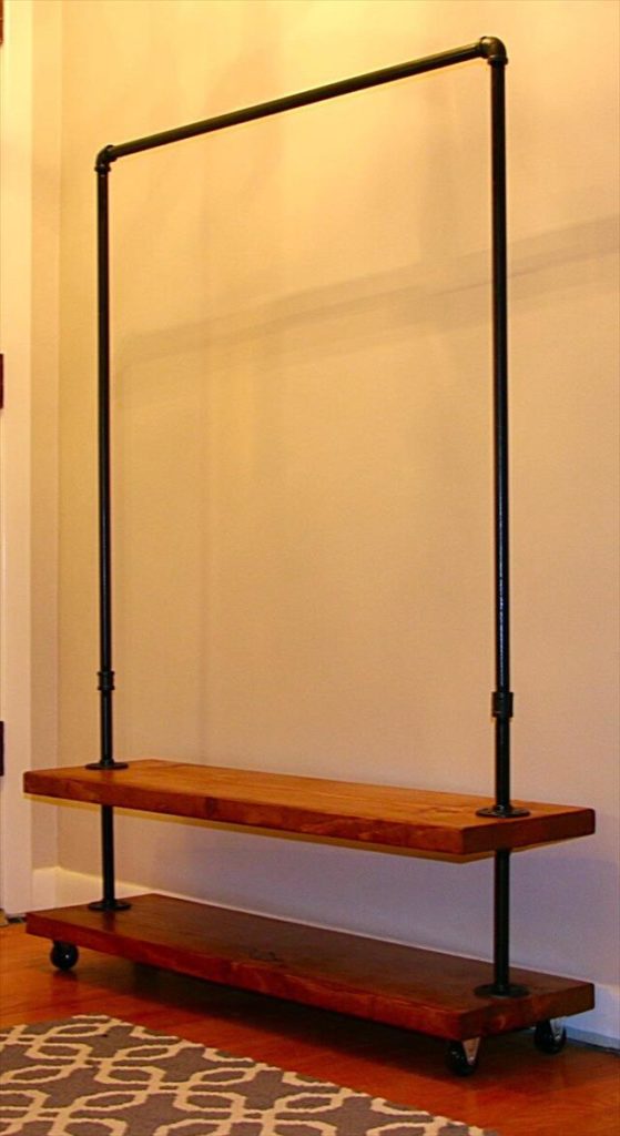 Industrial Pallet Clothing Rack | Pallet Furniture Plans