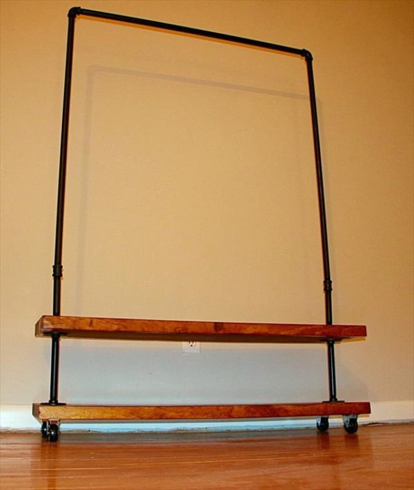 Industrial Pallet Clothing Rack | Pallet Furniture Plans